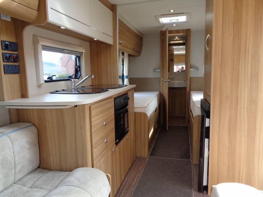 Elddis Xplore 574