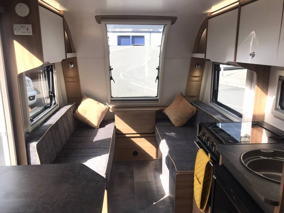 2022 Bailey Discovery D4-4 - motor mover - 4 berth - reduced by £2000!