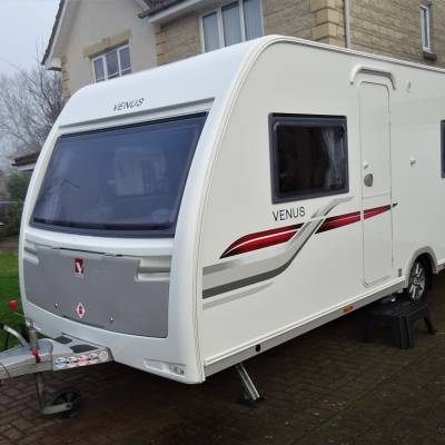 Lunar Venus 540/4 - 2017- 4 Berth - End Washroom - Caravan For Sale