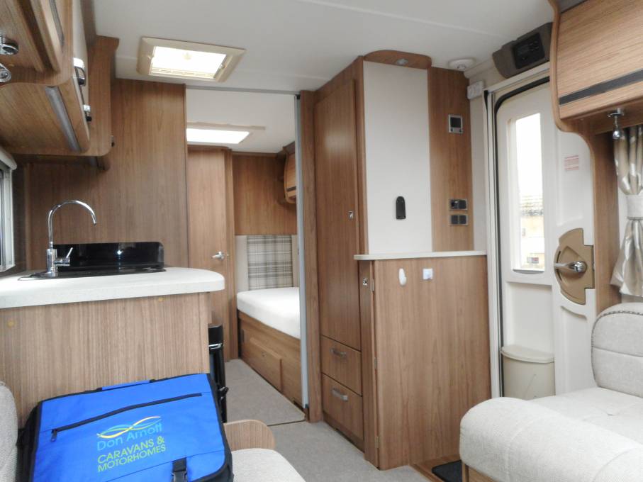 Coachman VIP 565 2016, 4 Berth Twin Fixed Bed, End Washroom Caravan