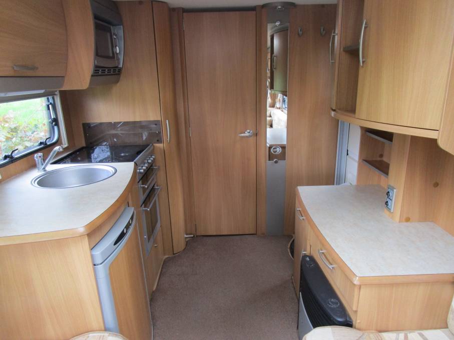 SWIFT CHALLENGER 480 2 BERTH END WASHROOM CARAVAN FOR SALE