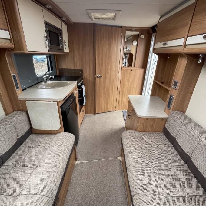 Swift Challenger 480 SE 2013 End Washroom 2 Berth Motormover Caravan ...