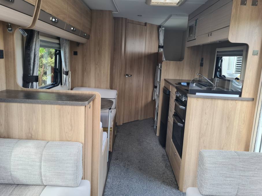 Elddis Magnum GT 586 Carbon Edition