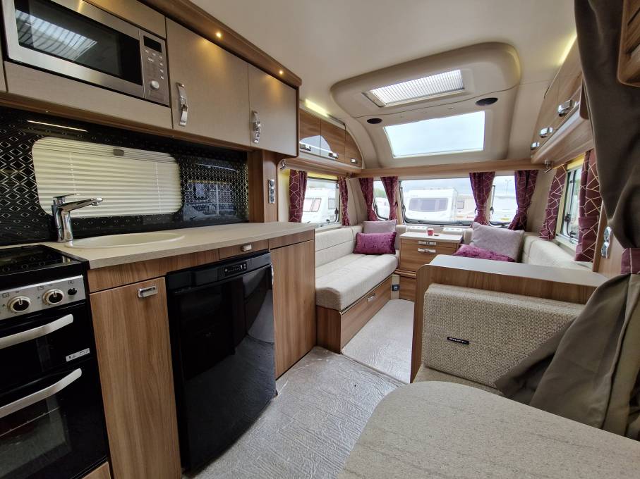 2019 SWIFT CHALLENGER 530 SE - SUPERB CONDITION - LOTS OF EXTRAS