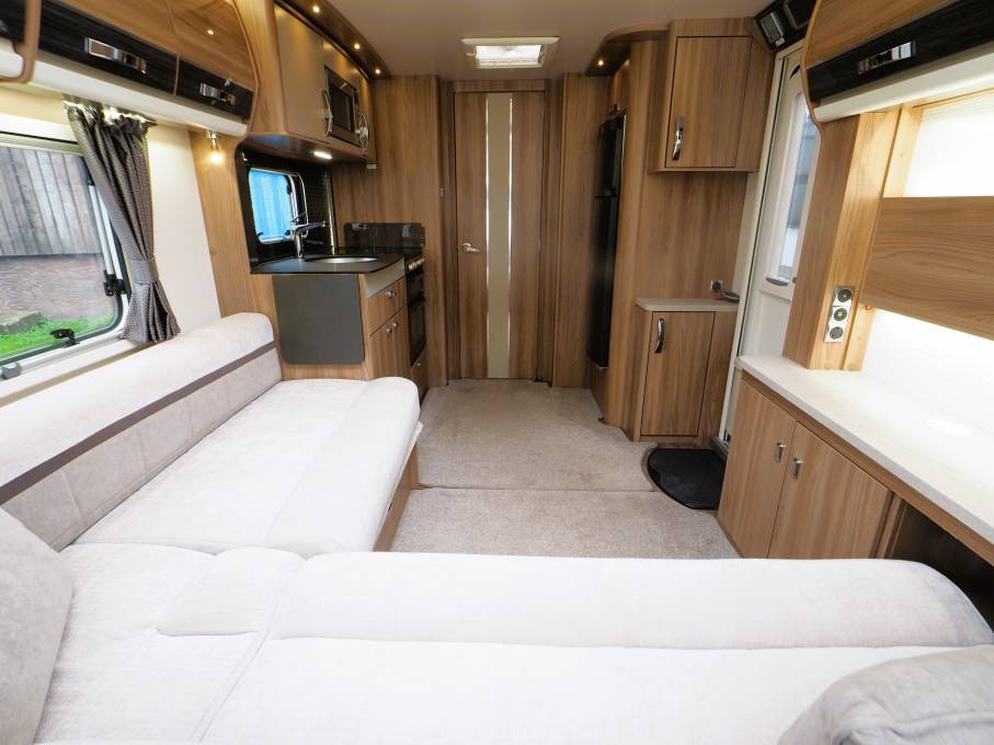 Swift Elegance Grande 850, 4 Berth, Fixed Island Bed, Quad Motor Mover ...