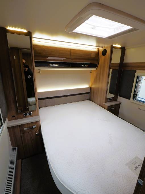 Swift Elegance Grande 850, 4 Berth, Fixed Island Bed, Quad Motor Mover ...