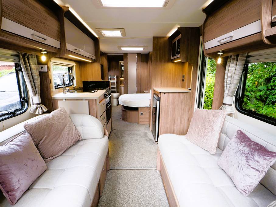 Coachman VIP 575, Premium 4 Berth, Motor Mover, Solar