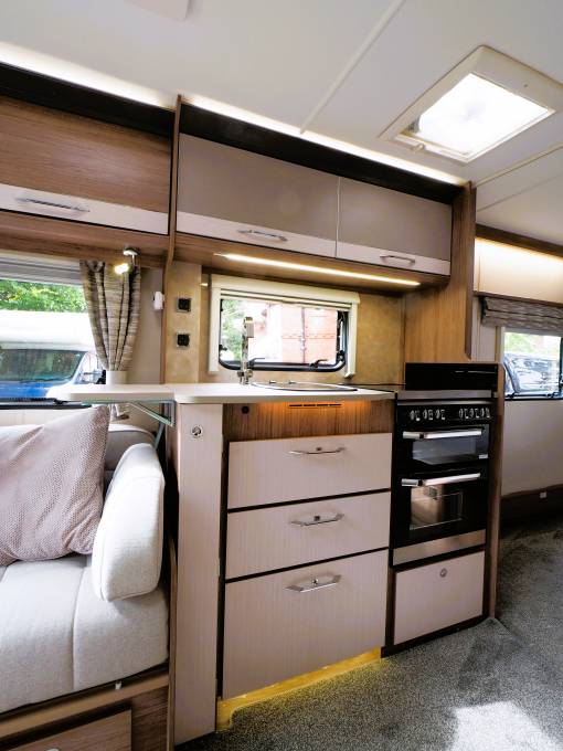 Coachman VIP 575, Premium 4 Berth, Motor Mover, Solar