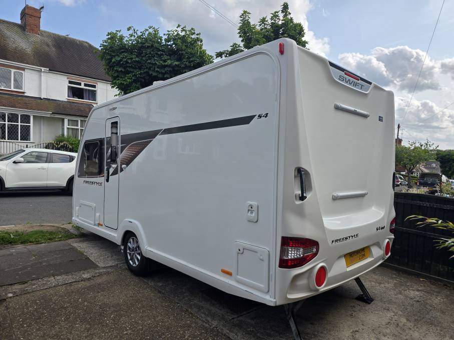 Swift Freestyle S4 Fixed French Bed 4 Berth Caravan For Sale