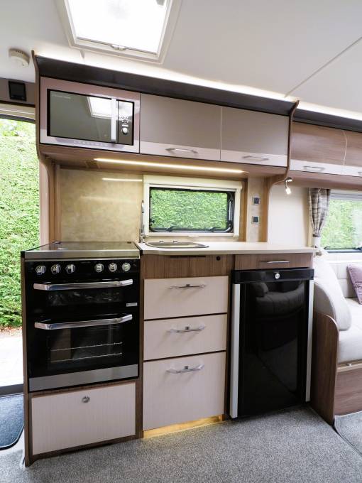 Coachman VIP Vogue 520, 3 Berth, Motor Mover, Solar Panel, ATC