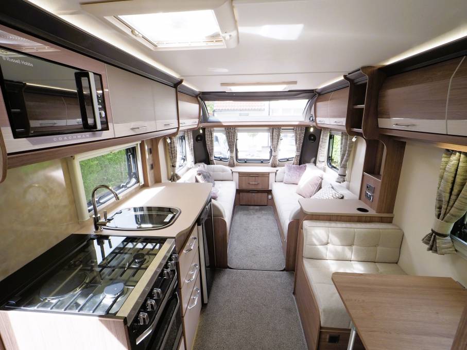 Coachman VIP Vogue 520, 3 Berth, Motor Mover, Solar Panel, ATC