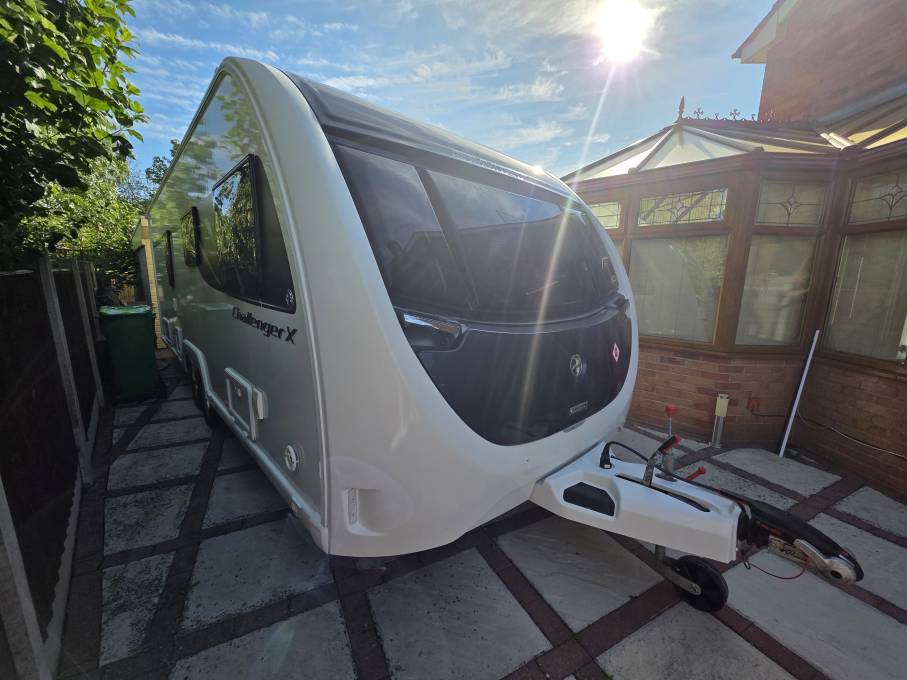 Swift Challenger X 835 8FT Wide Middle Bathroom Caravan For Sale
