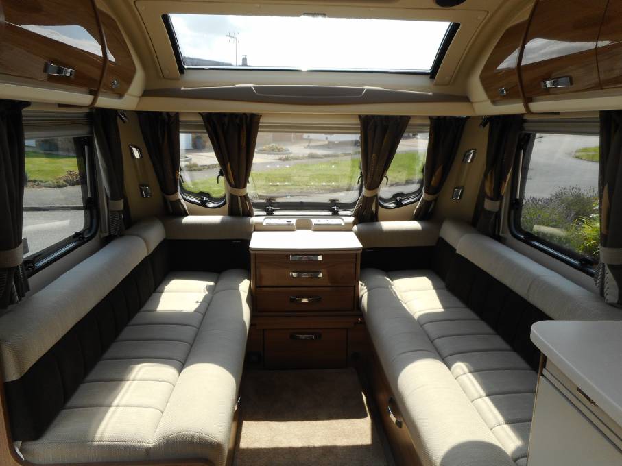 Swift Elegance 630 2015, 4 Berth Fixed Bed Modern Caravan For Sale