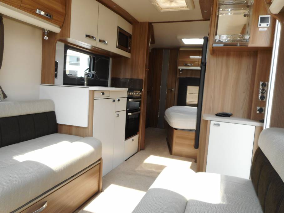 Swift Elegance 630 2015, 4 Berth Fixed Bed Modern Caravan For Sale